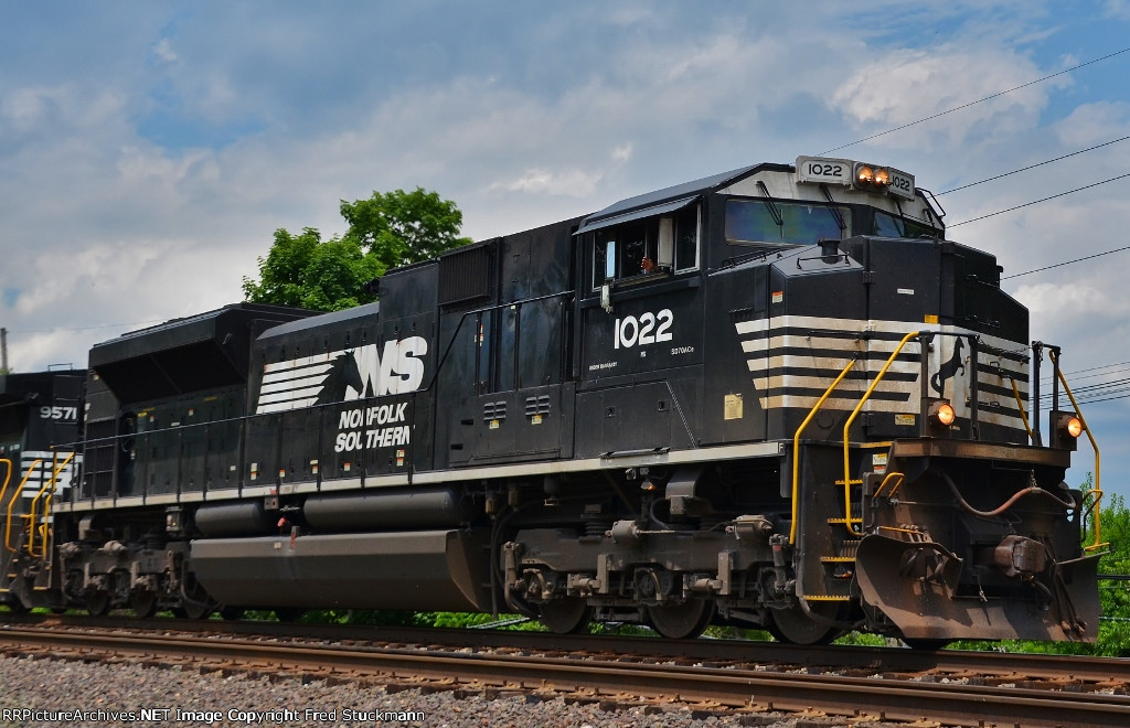 NS 1022 and a wave.